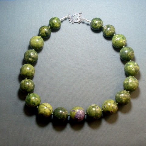 STICHTITE NECKLACE. Tasmania. 460mm (J274) – Lunaris Gemstones